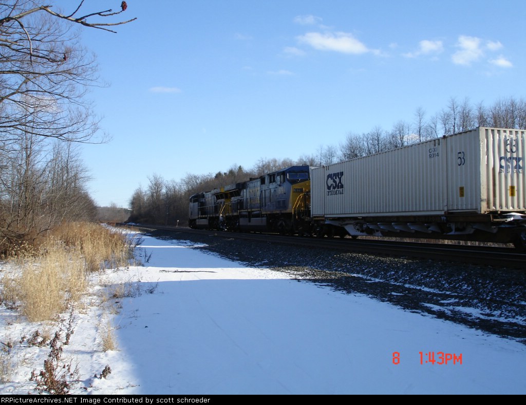 CSX,679, CSX 637 & CSXU Container 930144 EB